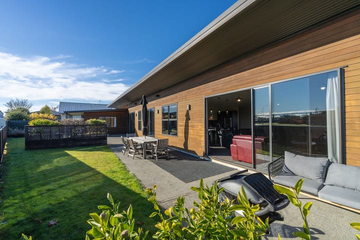 Cedar 4 Bedroom Home Teanau - Te Anau