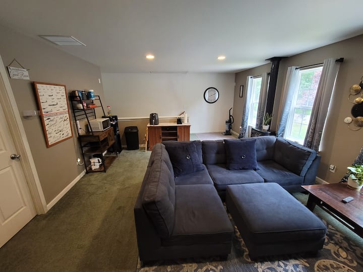 Spacious Green Private Comfy Room Near Highway 16. - Port Orchard, WA