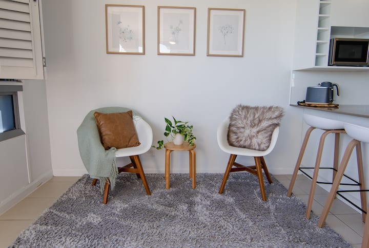 Cosy Retreat - Walk To Beach + Restaurants - Sunshine Coast