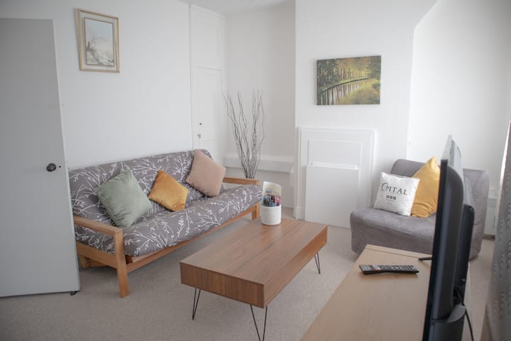 Apartment | Parking | Wifi | Balcony - London