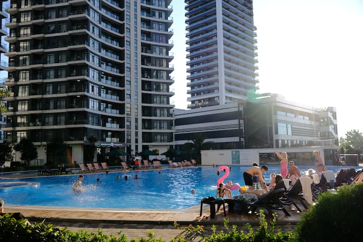 Apartment With Pool And Mountain View - Batumi