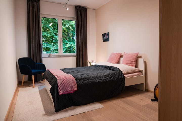 Anubis_relaxed & Stay - Hambourg