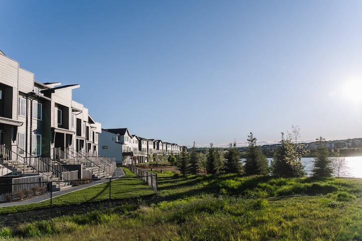 Near Banff |Central Ac| Pond View |Rooftop Balc - Canada