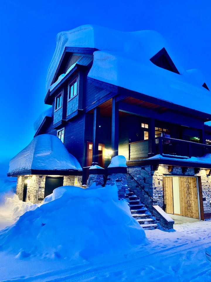 Ski Break Lodge - Big White Ski Resort, BC