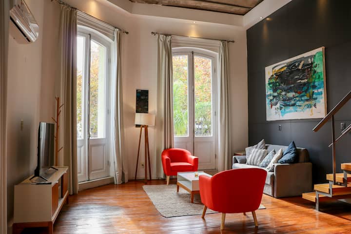 Frente A Plaza Matriz - Amplio Apto De Estilo - Montevidéu