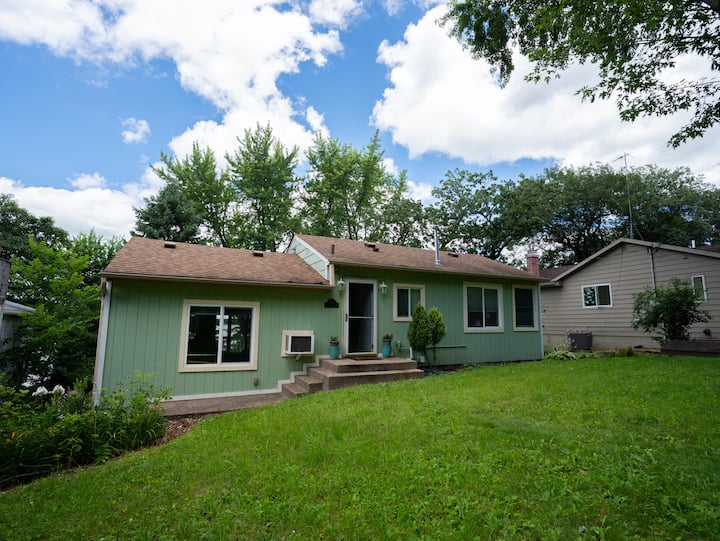 Lakefront Escape W/ Firepit & Sunset Views - Waterville, MN