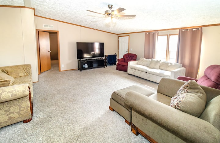 Secluded House On A Farm Retreat - Luce Township, IN