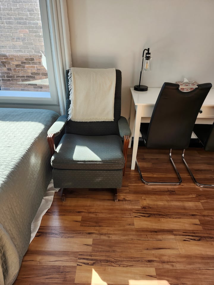 Spacious Queen Suite | Stone House Kenora - Kenora