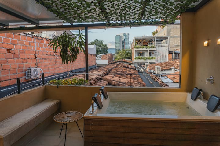 Tropical 4br Home A/c El Poblado/terrace & Jacuzzi - 麥德林