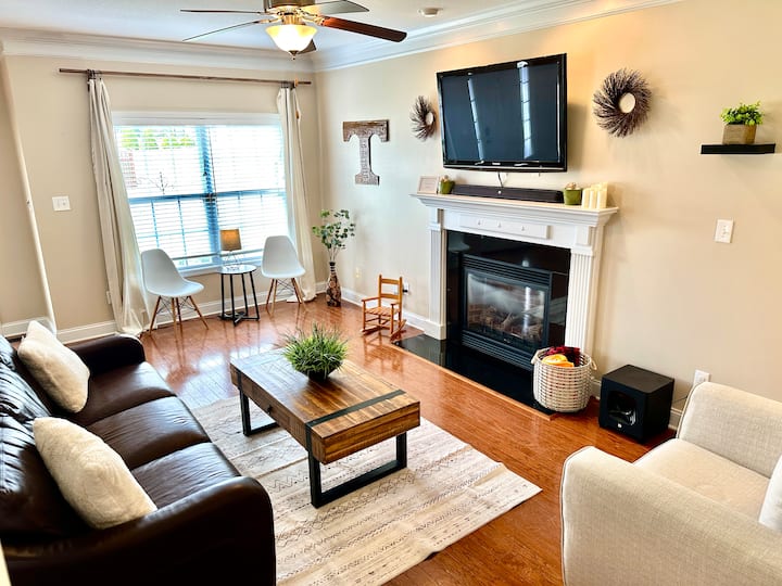 Rocky Top Refuge - By Volunteer Villas - Knoxville, TN