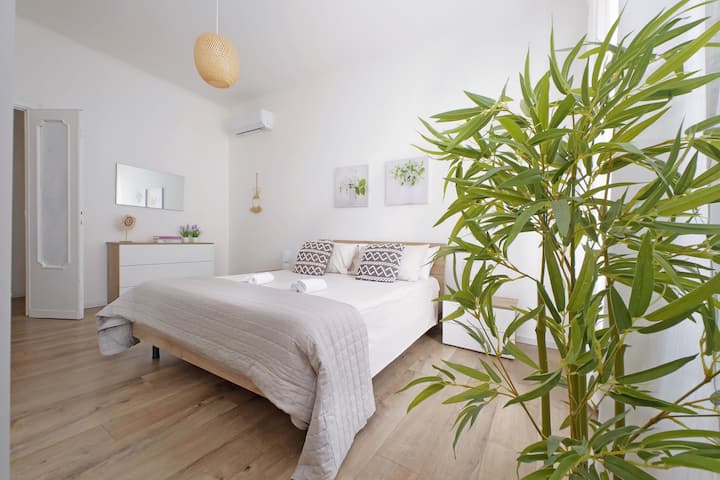 𝐓𝐢𝐛𝐞𝐫𝐬 𝐡𝐨𝐦𝐞 
𝐋’𝐨𝐚𝐬𝐢 𝐬𝐮𝐥 𝐭𝐞𝐯𝐞𝐫𝐞 - Rome