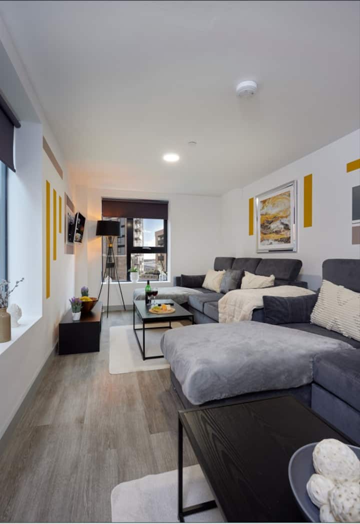 Cozy Retreat – Sleeps 8 | Near Bars & Train - Liverpool