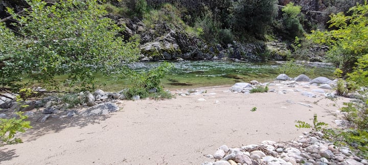 Gite Bord De Rivière. Plage Privée. Baignades - Joyeuse