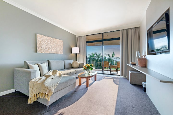 Harbourfront Darwin Escape With Sea Views And Pool - Darwin