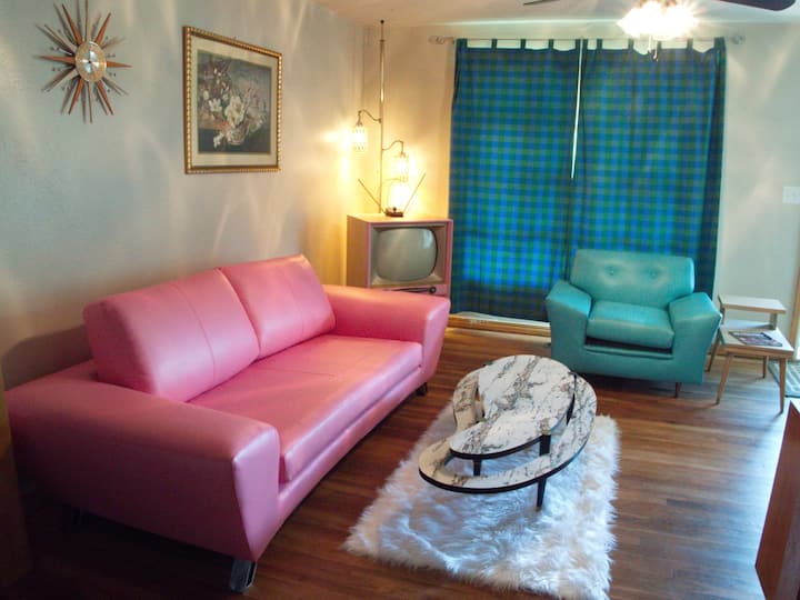 The Retro House. Not 100% Modern And Proud Of It. - Oklahoma City, OK