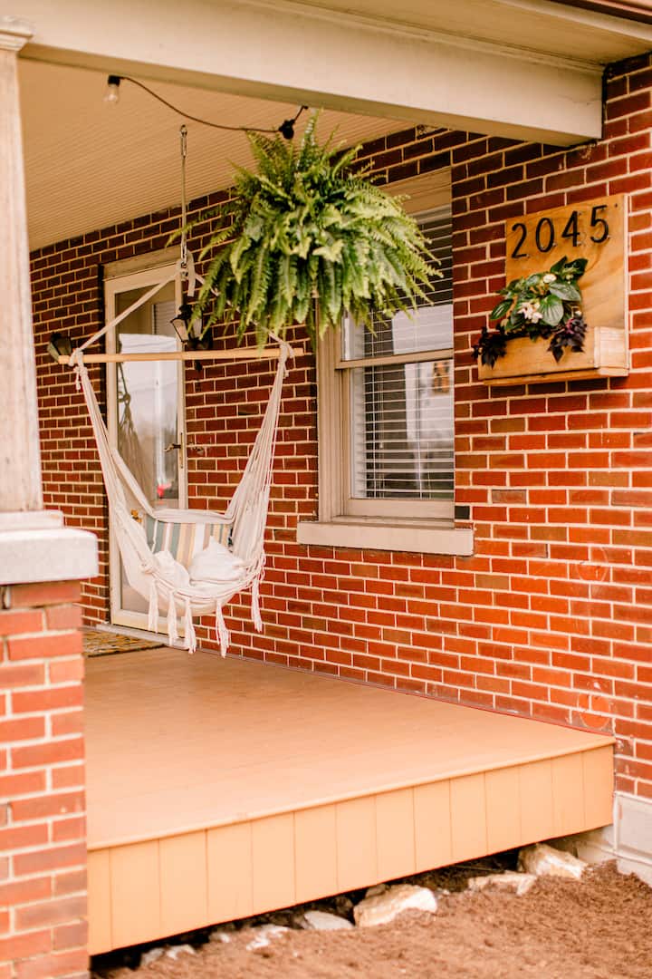 Red Brick Haven: Renovated Home In Prime Location! - Lancaster, PA