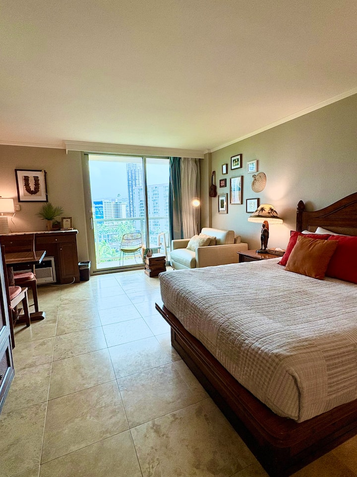 Relaxing 4 Star Luana Waikiki Hotel W/park View - Honolulu, HI