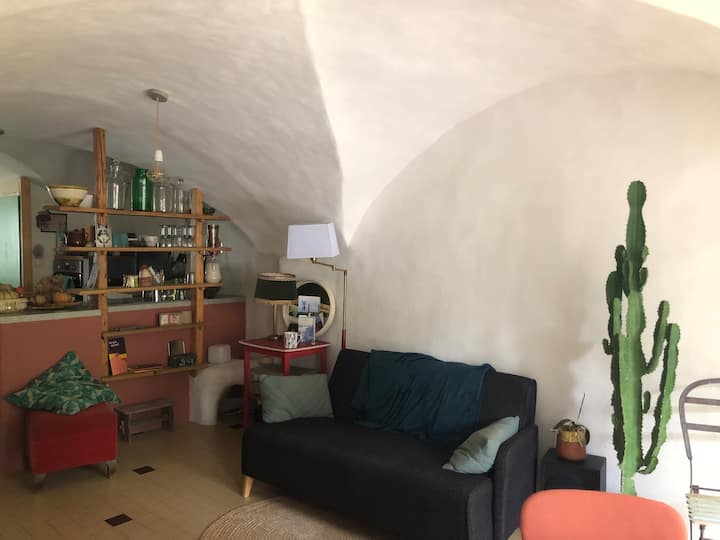 Grande Chambre Dans Maison Avec Jardin - Die