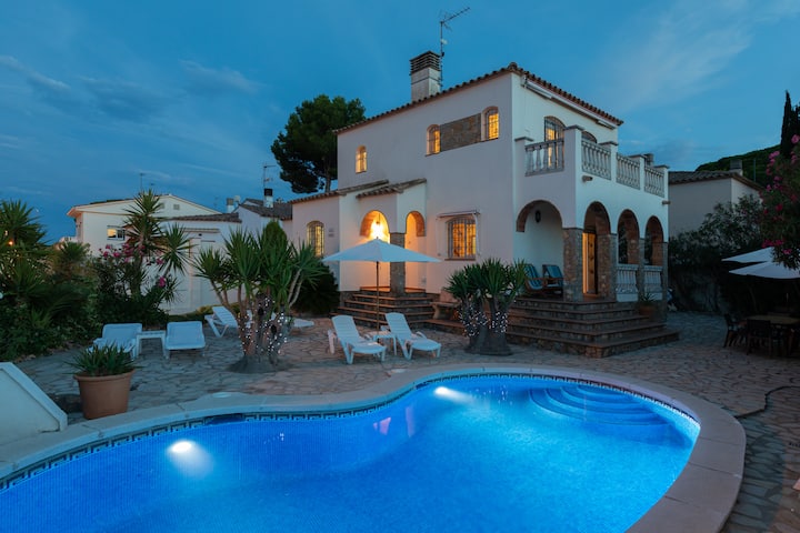 Detached Villa With Private Pool - L'Escala