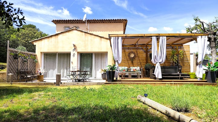 Charmant Studio Avec Jardin Et Jacuzzi 4 éToiles - Brignoles