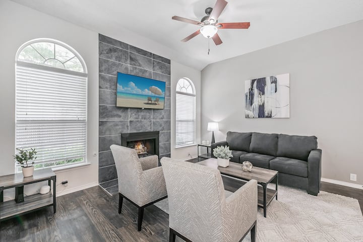 Cozy And Comfy Frisco Home - Frisco, TX