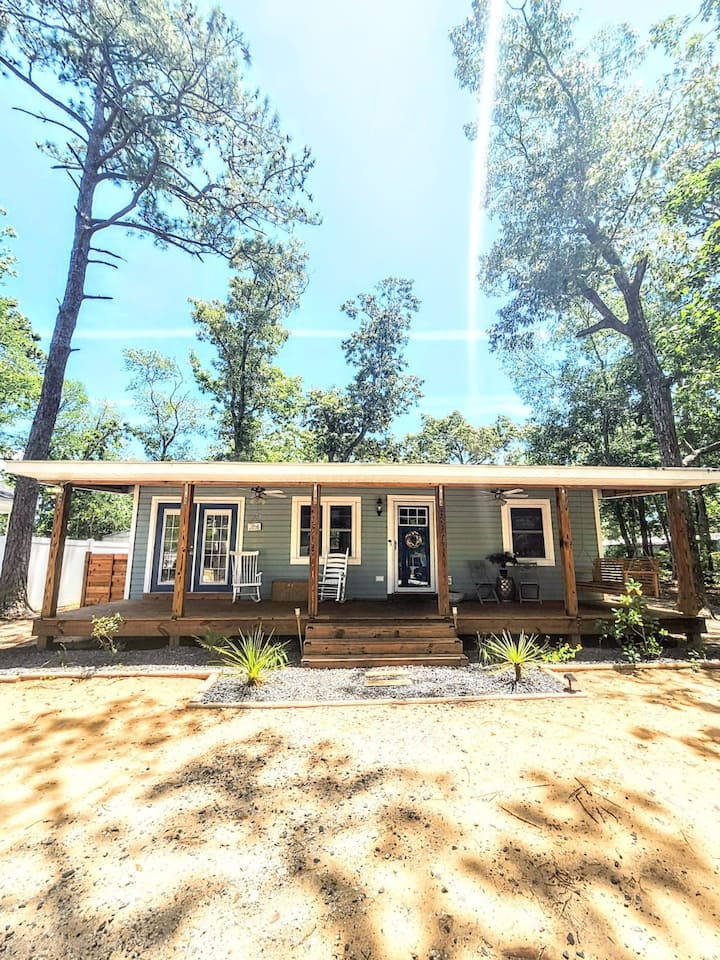 2 Bed 1 Bath Oaks & Waves Oak Island Cottage - Oak Island, NC