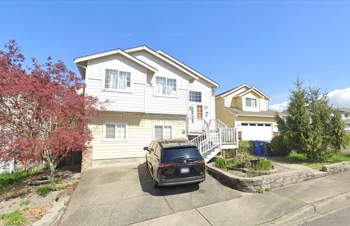 3br/2ba Apt, Near Airport, Laundry + Parking - Kent, WA