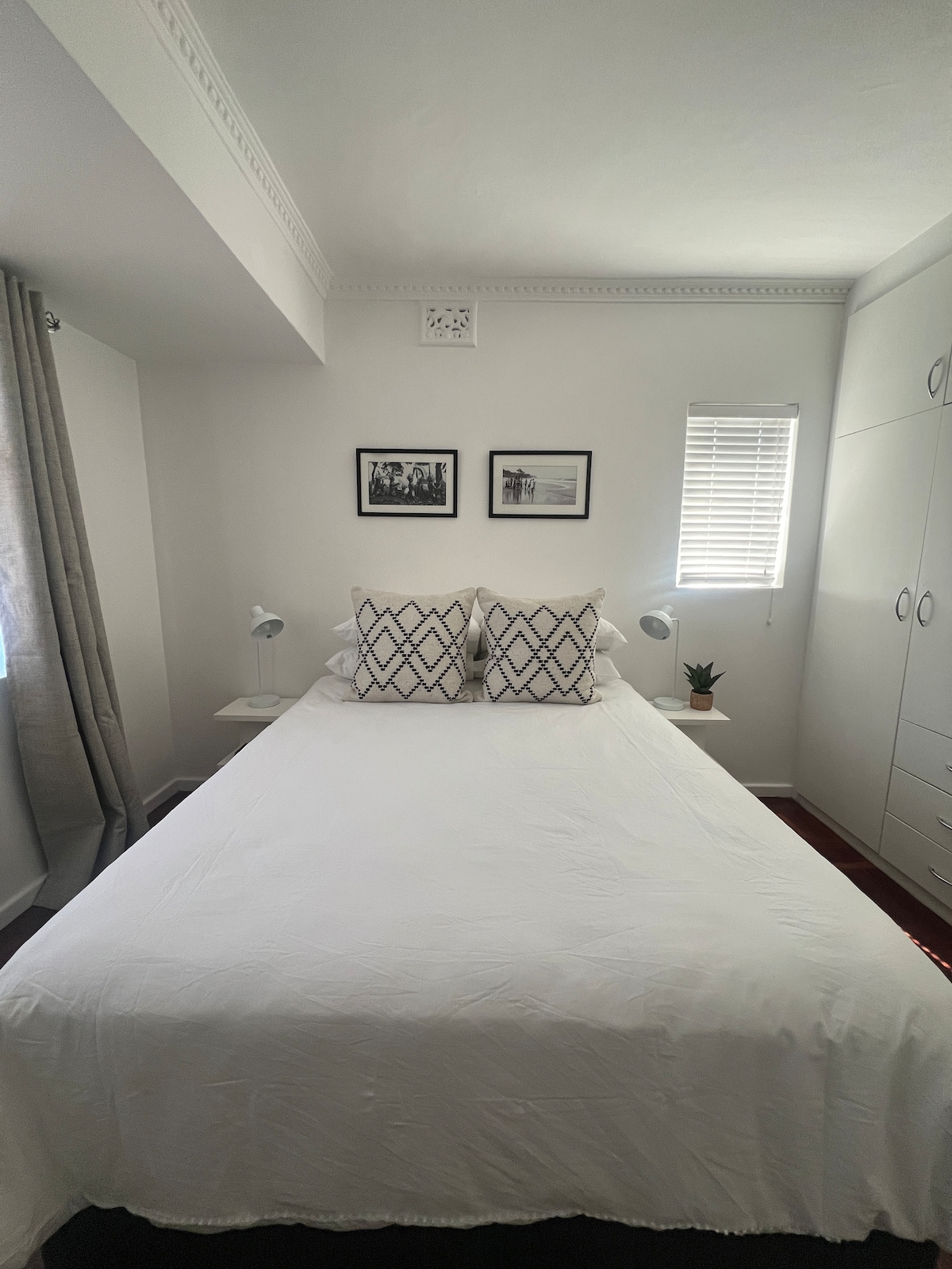1 bedroom apartment in Sea Point, 200m from Prom! - Apartments for Rent ...