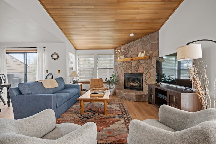 Hot Tub | Sharc Passes | Sleeps 6 | Pool - Sunriver, OR