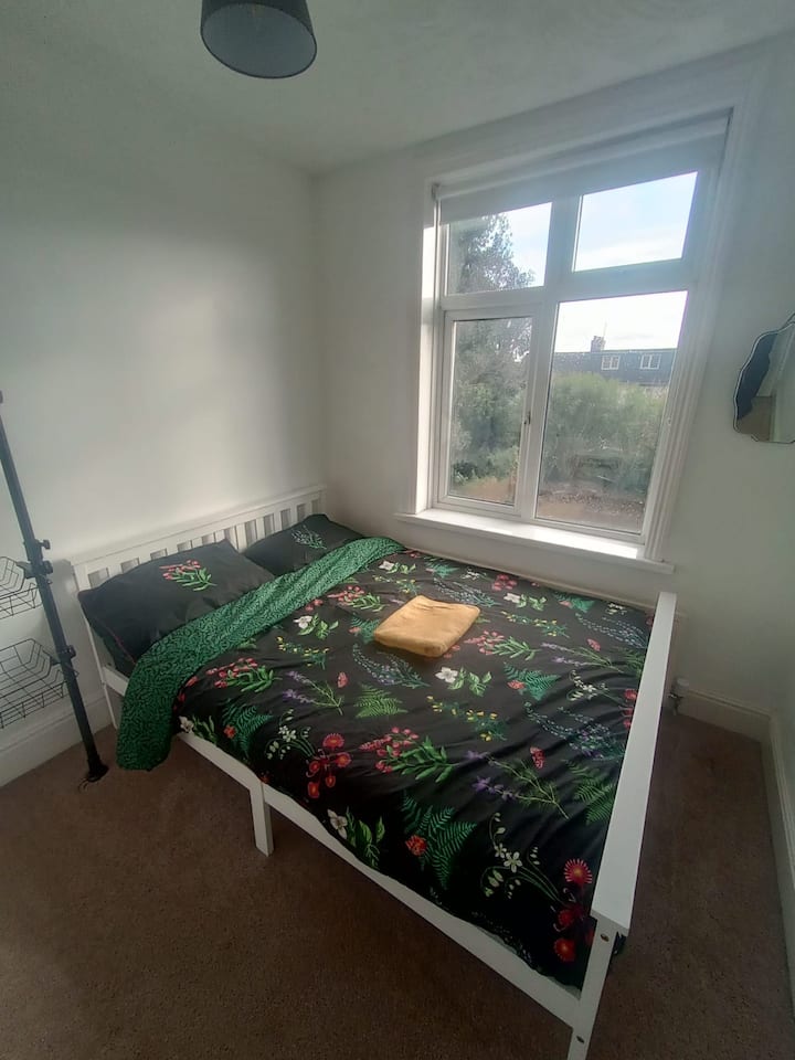 Cosy Double Room - No Booking Or Cleaning Fees - Luton