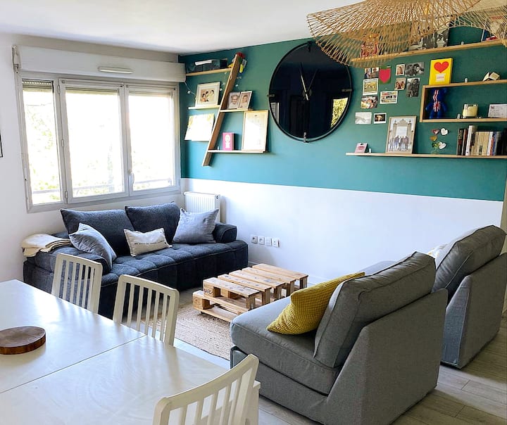 The Friendly: Stade De France - Free Parking-metro - Le Bourget