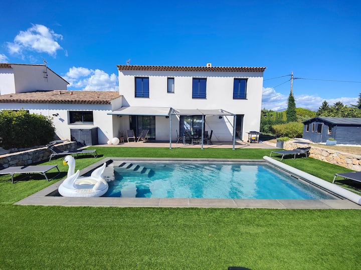 Villa Moderne Avec Piscine, 4 Chambres, 5 Lits - Montauroux