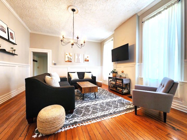 St. Louis Modern Retreat | Conveniently Located - St. Louis, MO