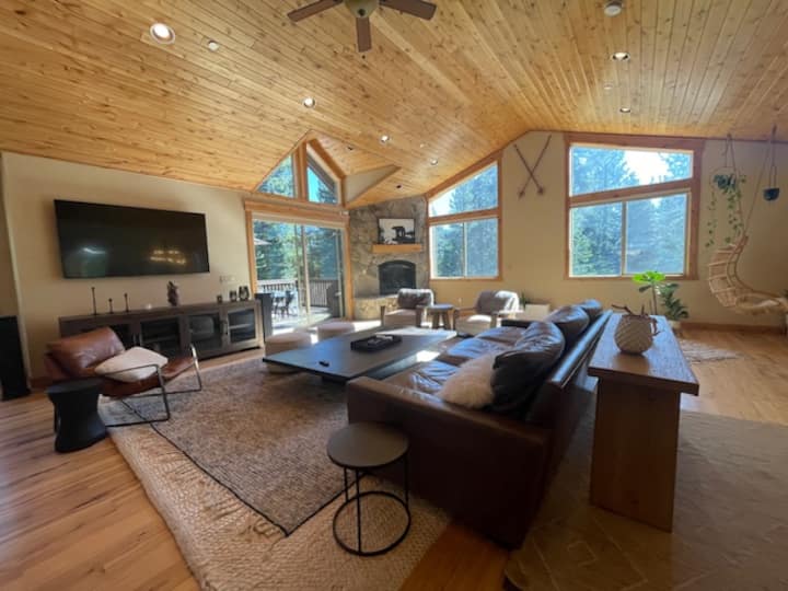 Luxury Home On Park W/hottub Near Skiing & Beach - North Lake Tahoe, CA