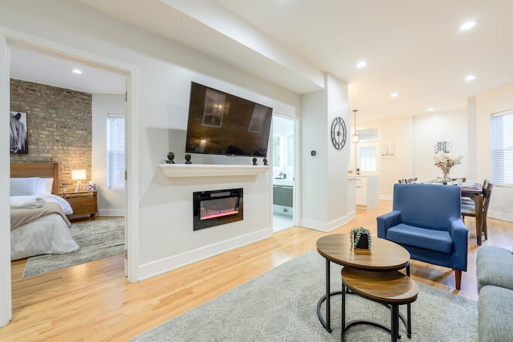 Patio, Ev Charging, Train Nearby: Perfect Stay - Chicago, IL