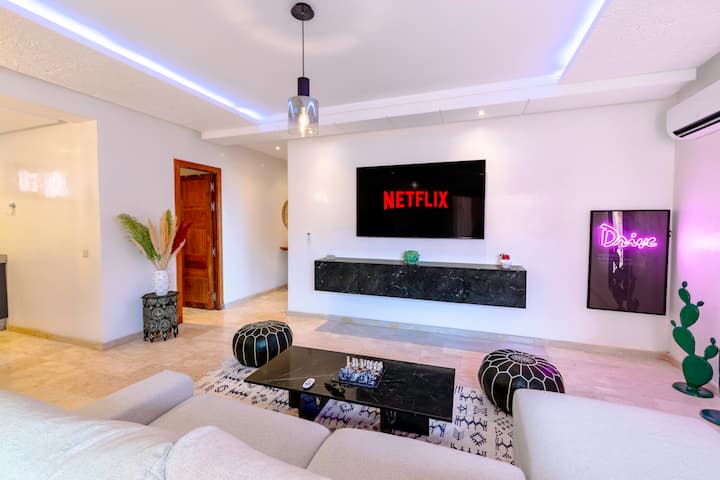 Appartement Avec Piscine Et Lumières D'ambiance - Marrakech