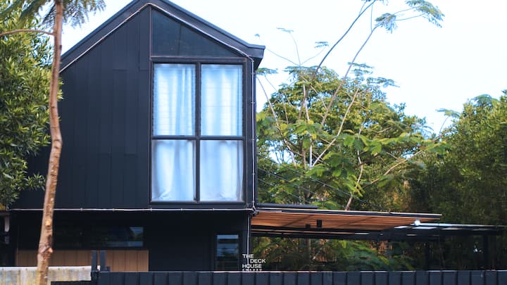 The Deck House - Amadeo