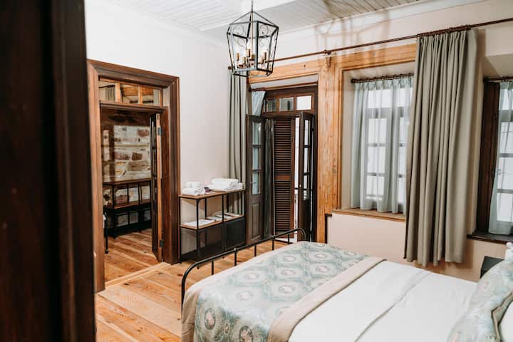 200 Years Old Stonehouse Hotel - Çeşme