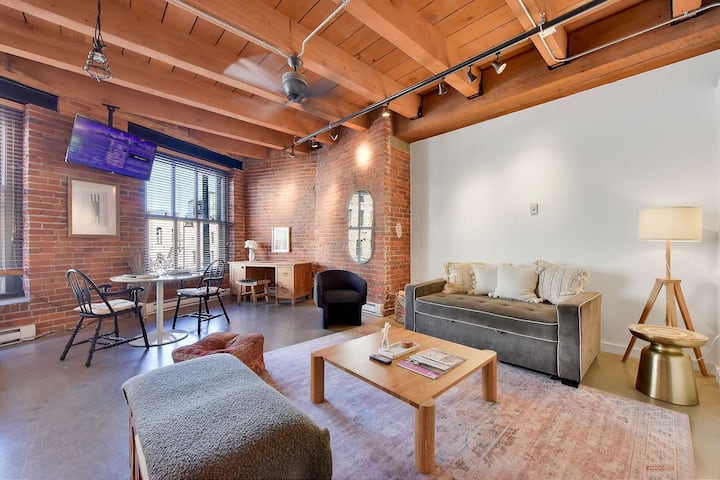 Trendy Loft In Historic Gastown, Vancouver - Vancouver