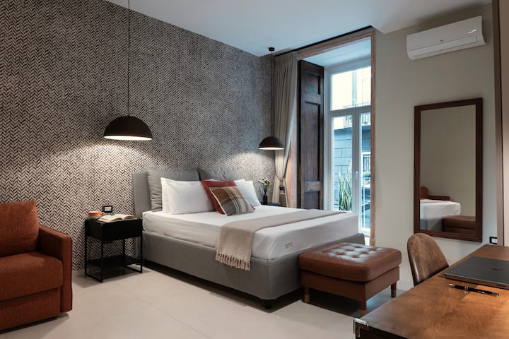 Deluxe Apartment (Airbnb & Vrbo) - Naples