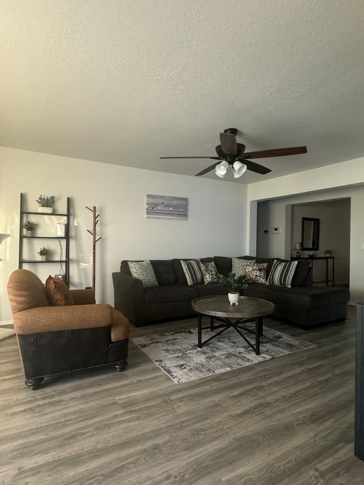 Cozy Home Near Downtown Edmond - Edmond, OK