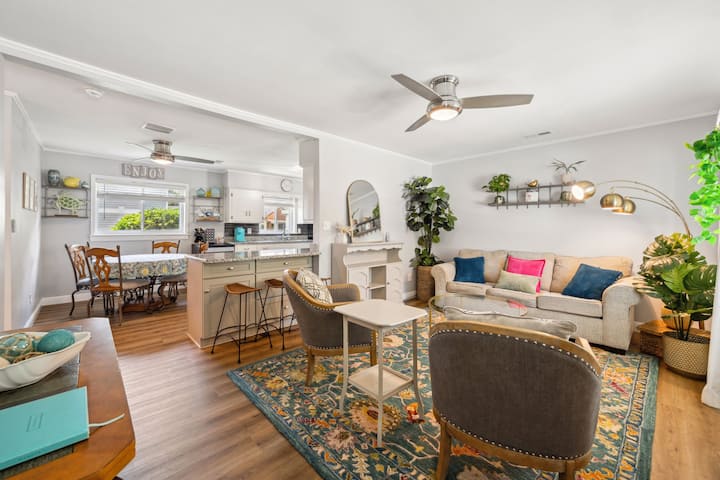 Clyde's Cabana | Tropical Downtown Retreat - Leland, NC
