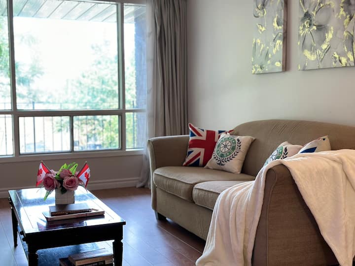 Oasis 1: Entire 3br| Family | Subway | Freeparking - トロント