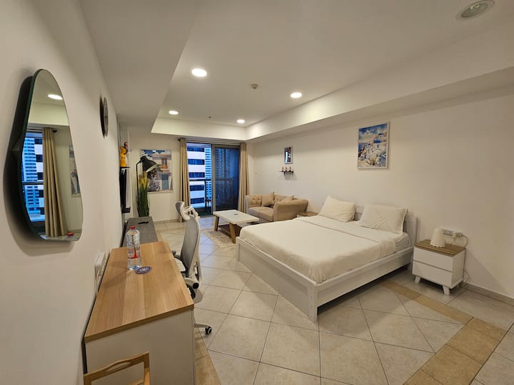 Connect With Travelers-sky Lounge - Free Spa - United Arab Emirates