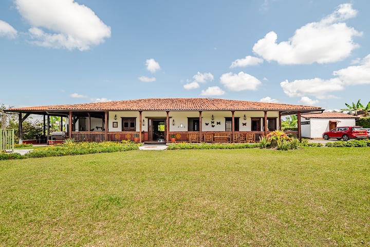 Finca Familiar Cerca Al Parque Del Café Copacabana - Armenia