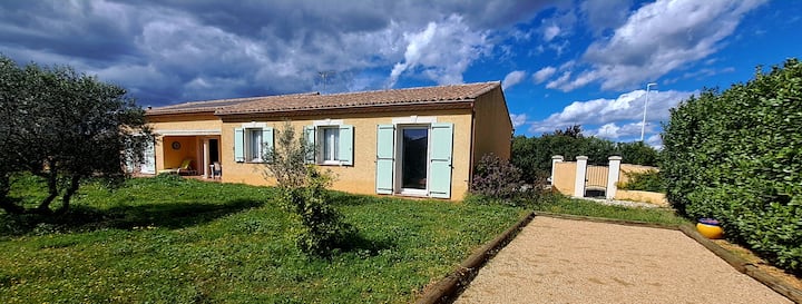 Villa De Plain-pied Avec Jardin. - Arles