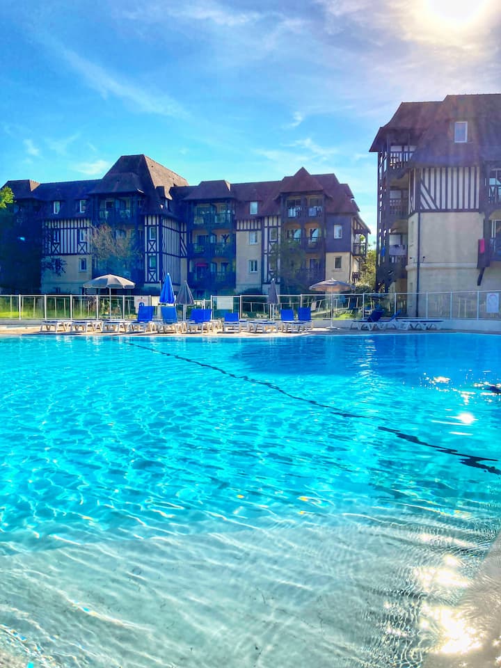 Charmant Appartement Terrasse Vue Piscine Et Golf - Deauville