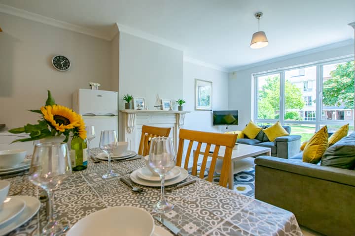 Bright & Spacious Townhouse - Galway