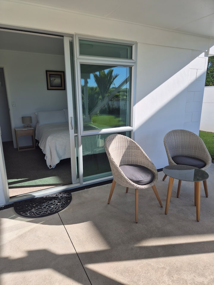 Bronny's Beachfront Bnb - Whitianga