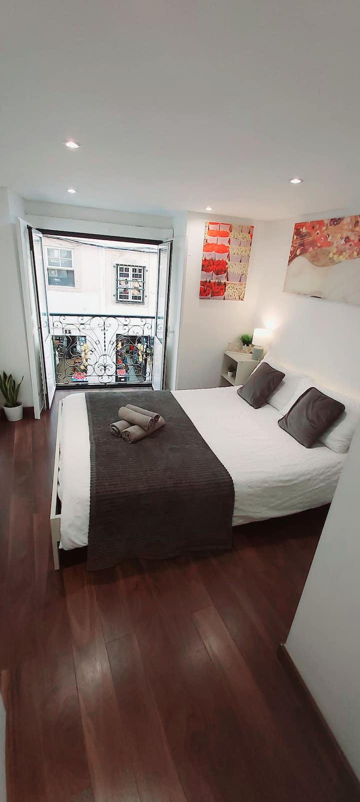 Downtown Central & Modern - Bedroom 1 - Lisbonne